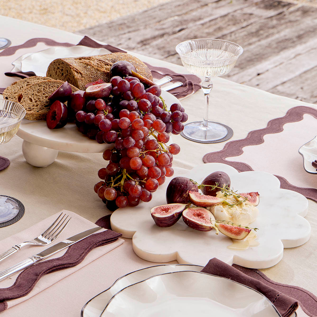 Solando Marble Cake Plate - Pillow Talk