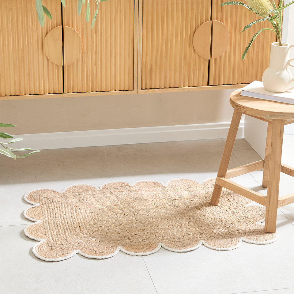 Aria Scalloped Natural/White Jute Indoor Mat - Pillow Talk
