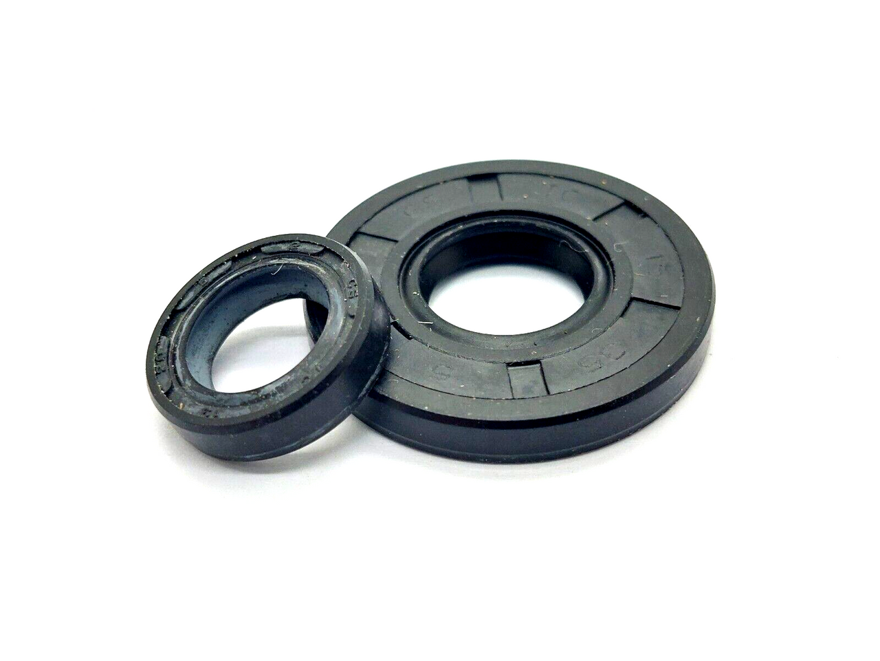 Crankshaft oil seals set pair for some 6200 62 CC Chinese chainsaws