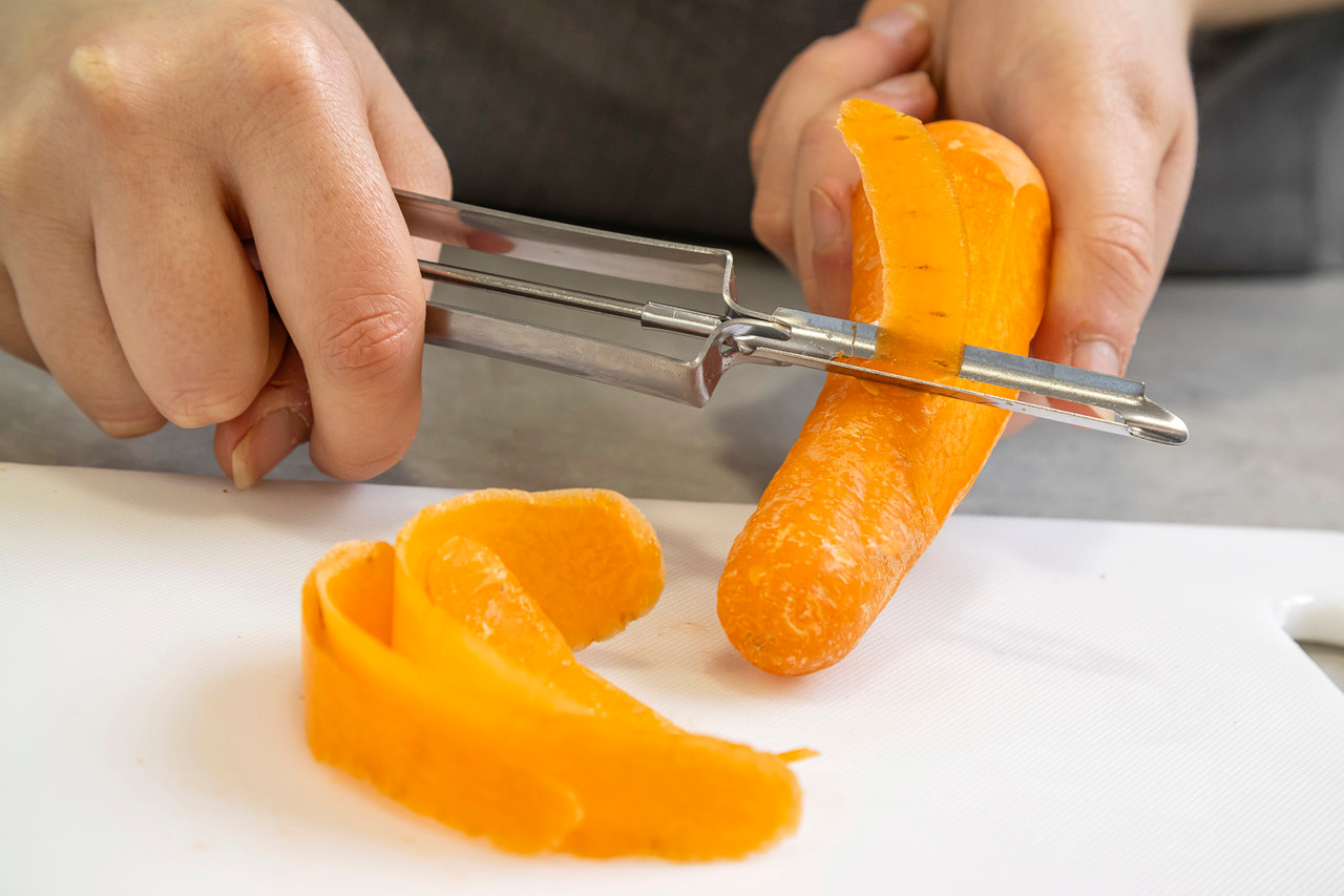 KitchenCraft Speed Peeler With Stainless Steel Blade - Lifetime Brands ...