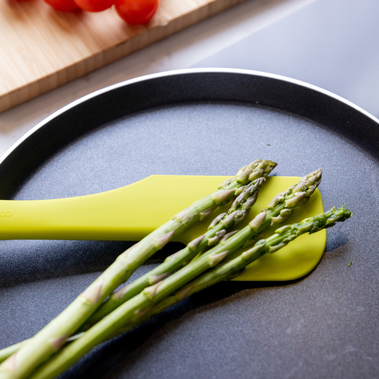 Colourworks Silicone Spatula with Bowl Rest, Green - Lifetime Brands Europe