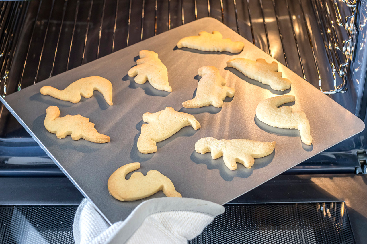 KitchenCraft Non-Stick Baking Sheet with Raised Edge, Steel, 33.5 x ...
