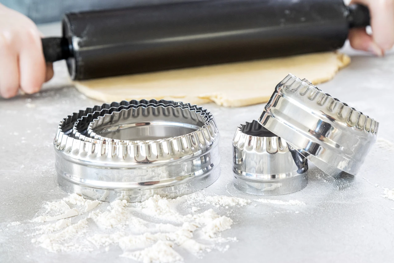 KitchenCraft Set of Six Double Edged Biscuit / Pastry Cutters ...