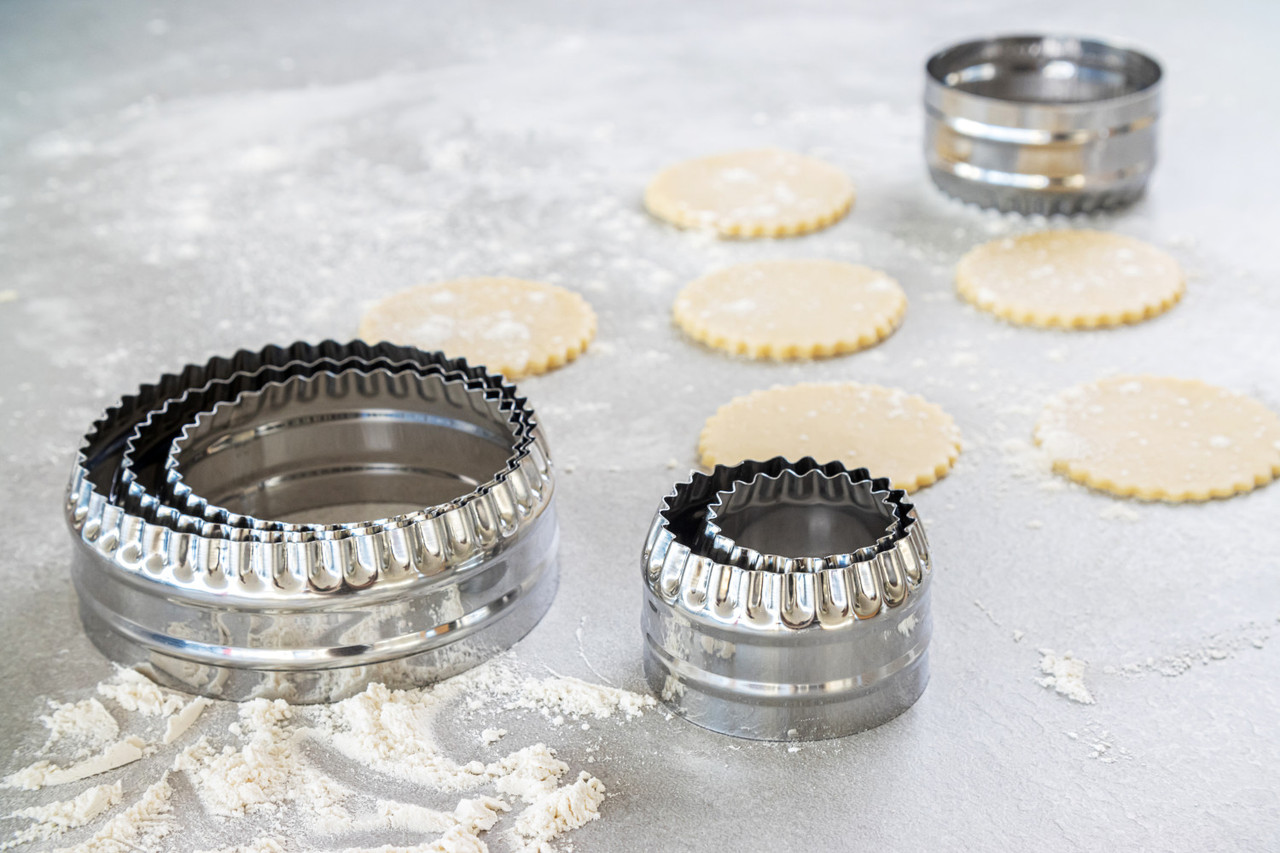 KitchenCraft Set of Six Double Edged Biscuit / Pastry Cutters ...