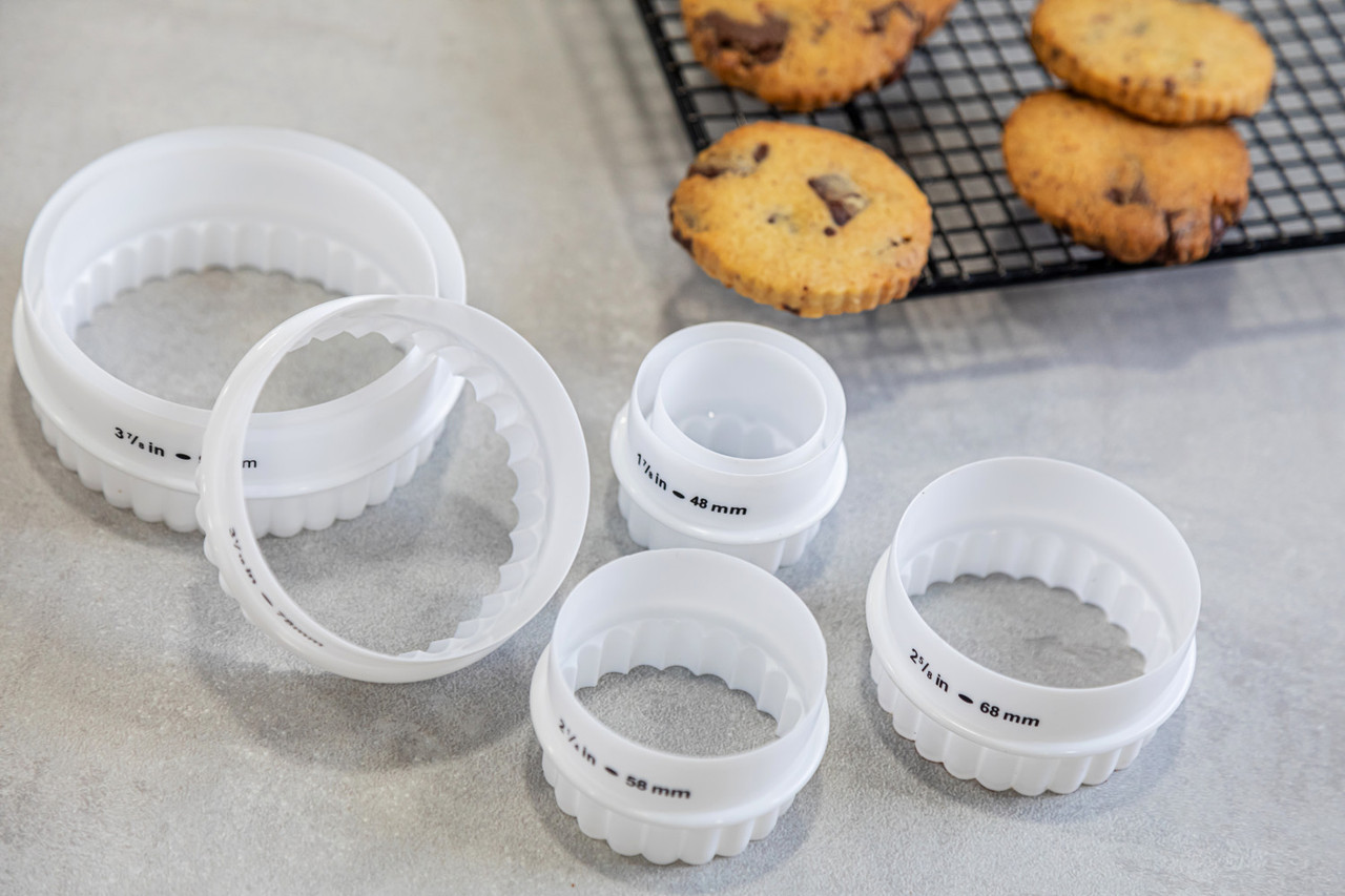 KitchenCraft Set of Seven Plastic Double Edged Biscuit / Pastry Cutters ...