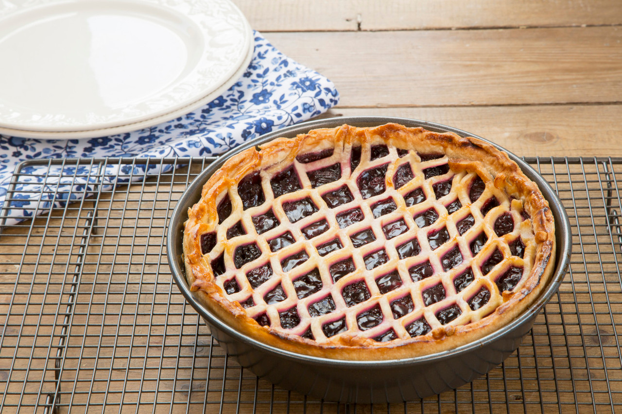 MasterClass Non-Stick Deep Pie Pan, 23cm - Lifetime Brands Europe
