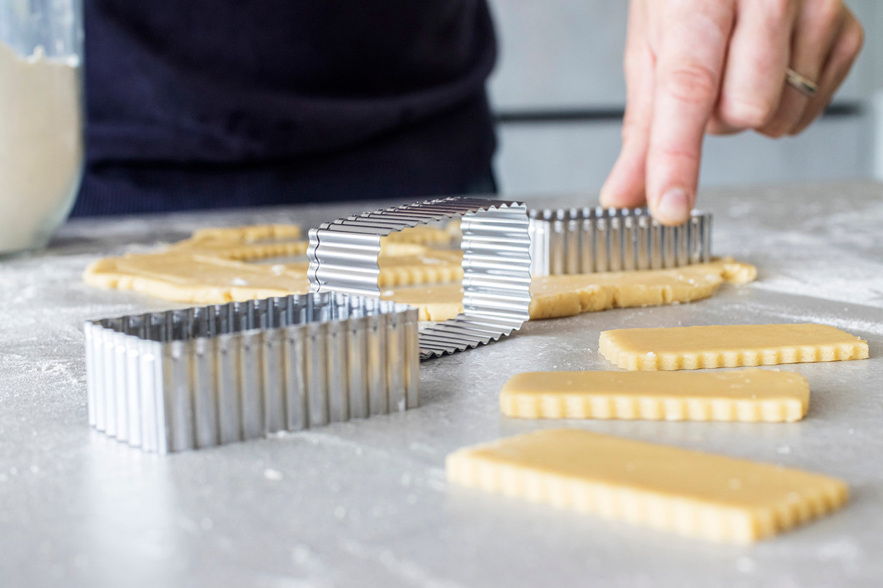KitchenCraft 8cm Fluted Rectangular Cookie Cutter - Lifetime Brands Europe