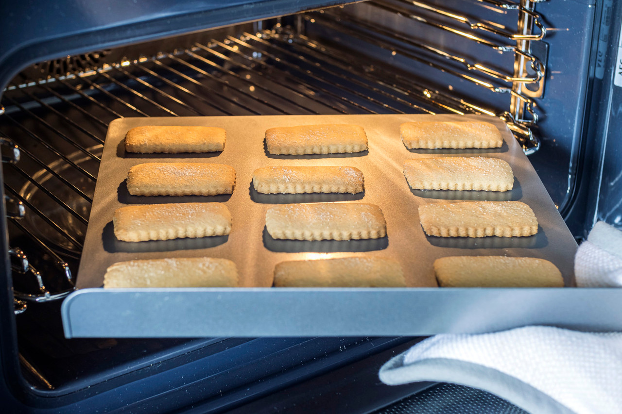 KitchenCraft 8cm Fluted Rectangular Cookie Cutter - Lifetime Brands Europe