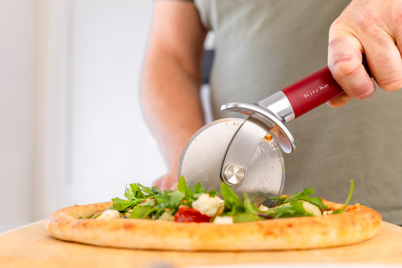 KitchenAid Pizza Wheel, Empire Red, 23.5cm - Lifetime Brands Europe