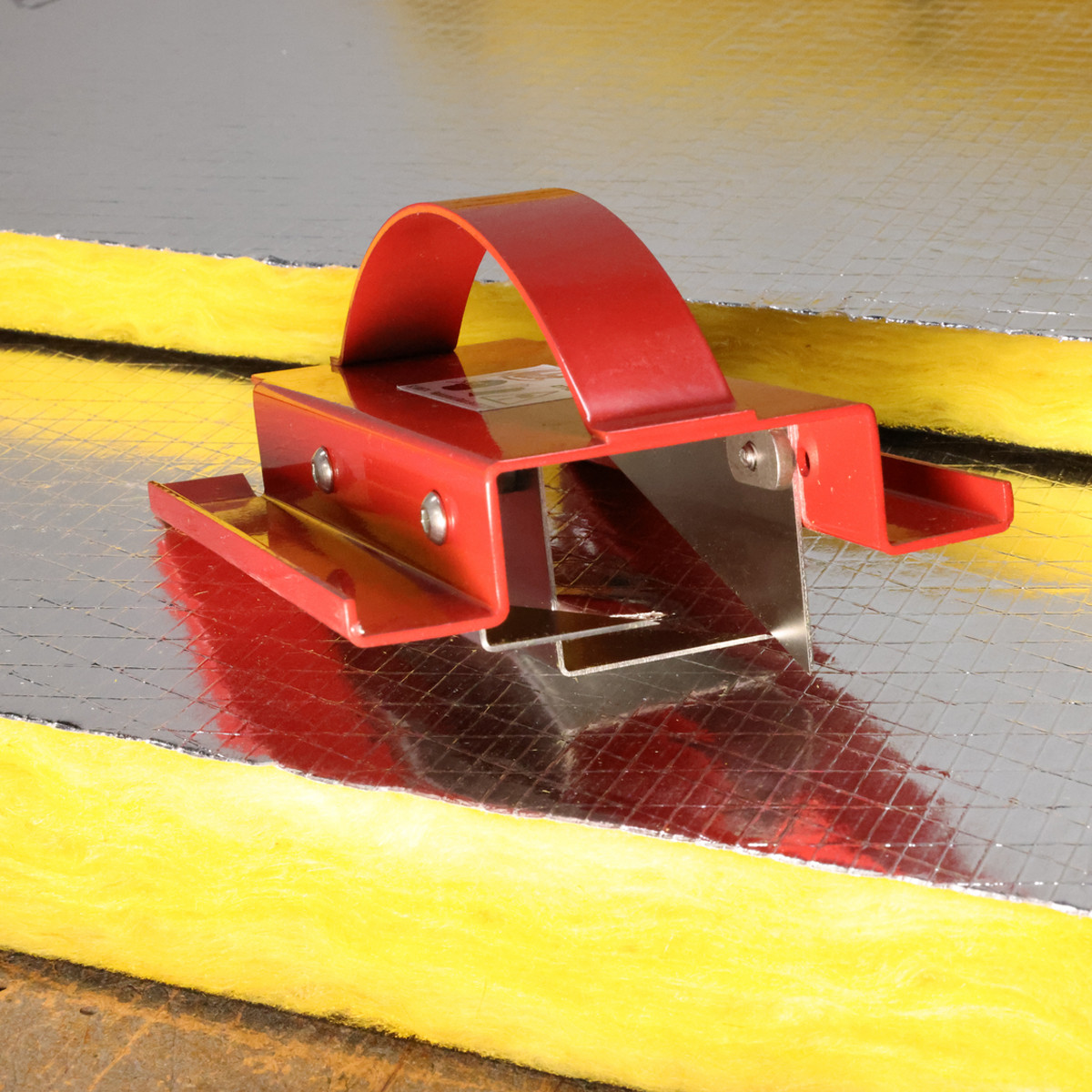 Malco DT1C Duct Board Cutting Tool 1" Cut Off, Red