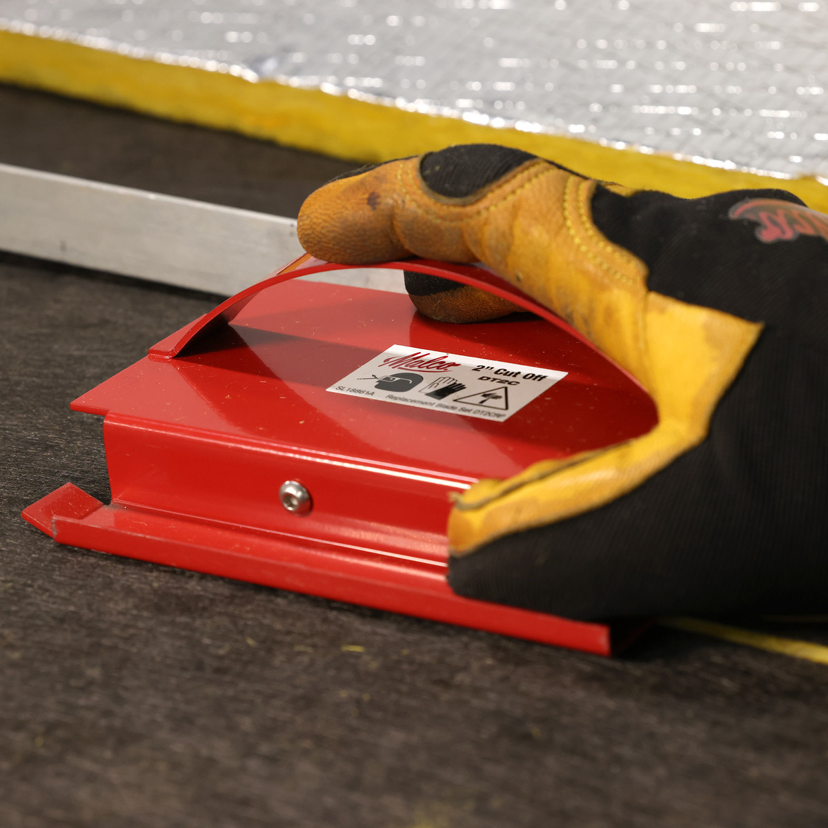 Malco DT2C Duct Board Cutting Tool 2" Cut Off, Red