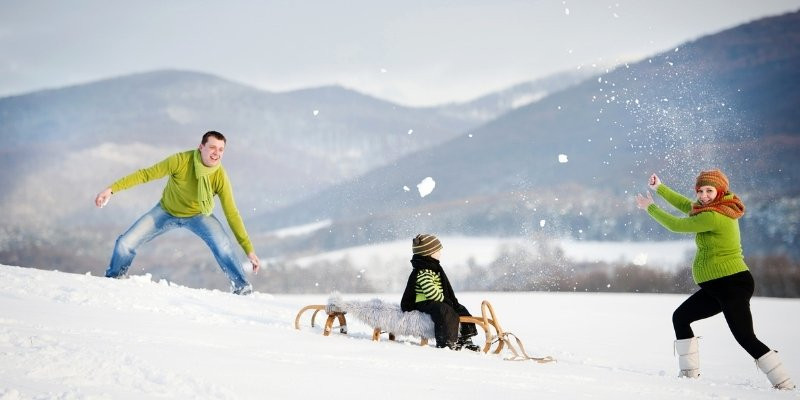 Best Winter Activities for Families - Crescent Moon Snowshoes