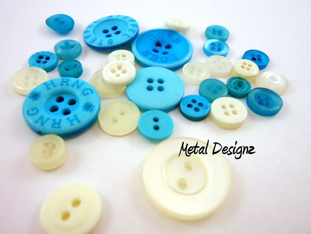 Shaggy Buttons kit - do it yourself jewllery making pendant chainmail