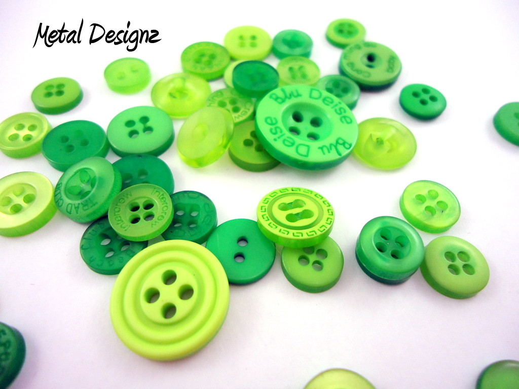 Shaggy Buttons kit - do it yourself jewllery making pendant chainmail