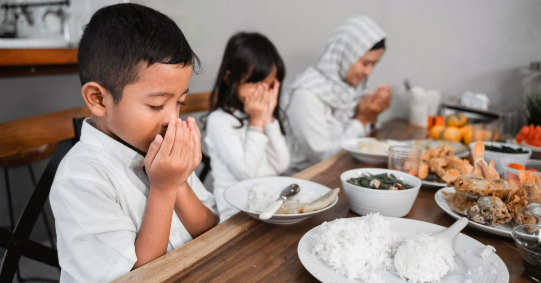 Dua Before Eating and Dua After Eating - Madinah Media