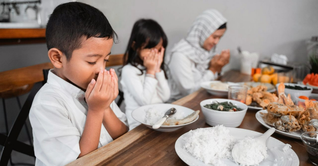 Dua Before Eating and Dua After Eating - Madinah Media