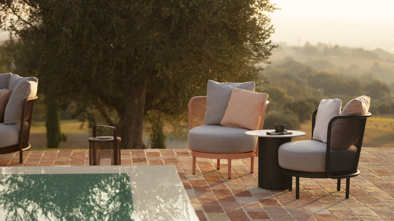 Modern Outdoor Lounge Chairs - Designerie