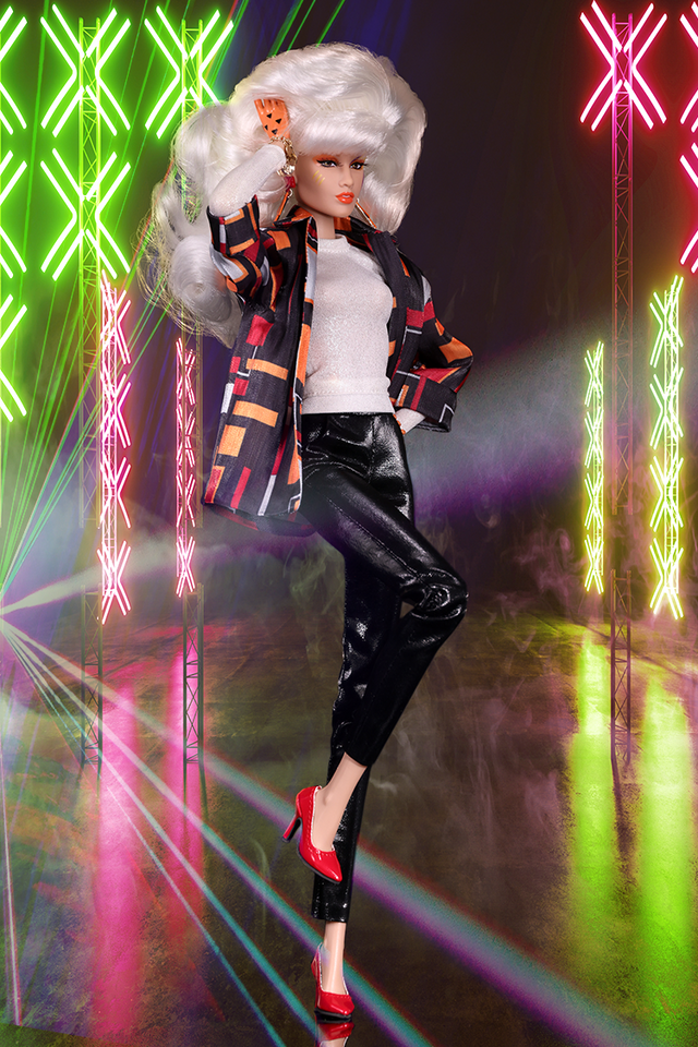 I AM A GIANT! Misfits PIZZAZZ and ROXY Jem and the Holograms 35th ...