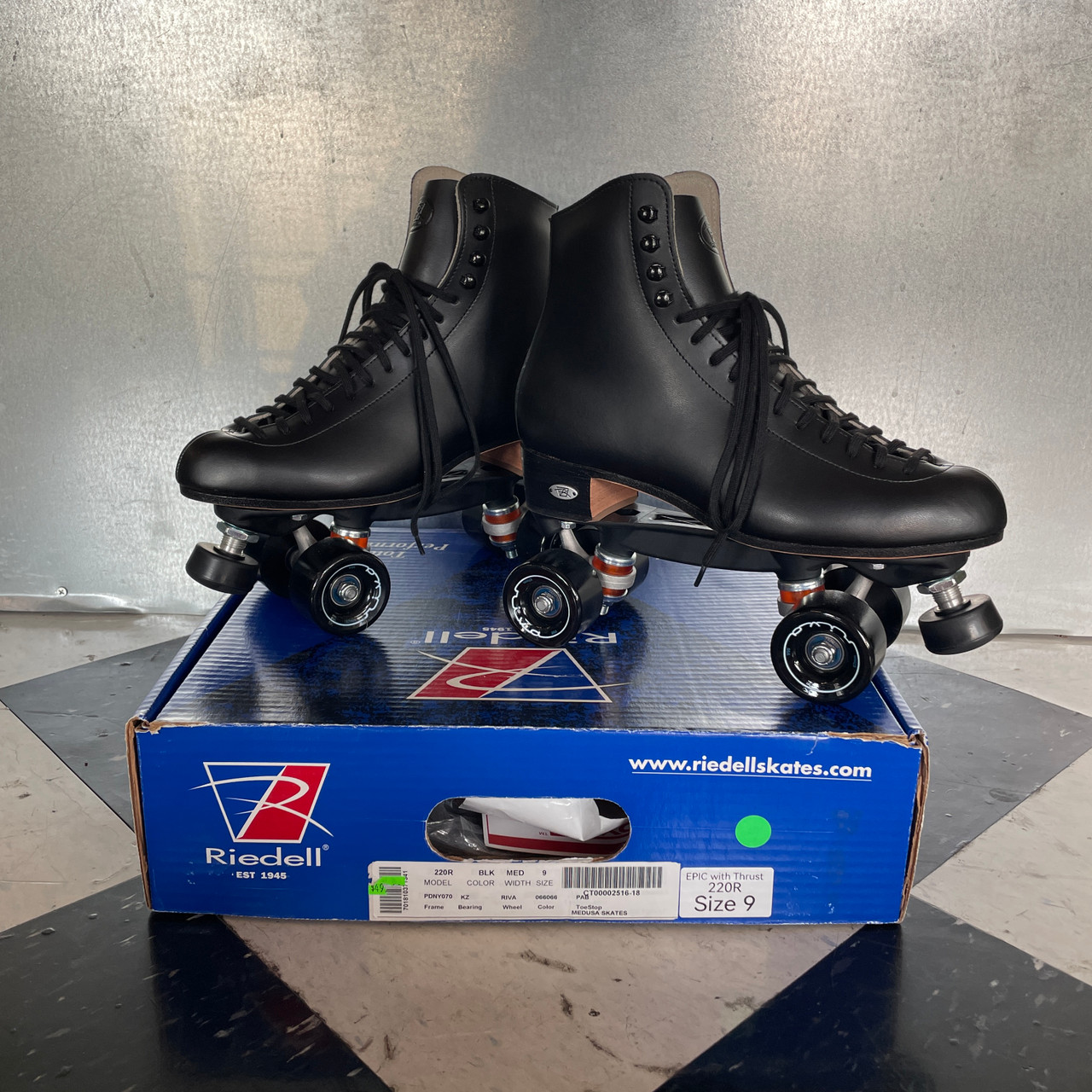 Riedell 220 Roller Skate, Reactor Fuse Plate, Size 9 Only, Black