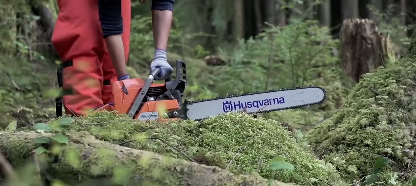How To Start a Chainsaw for the First Time - Sherrilltree