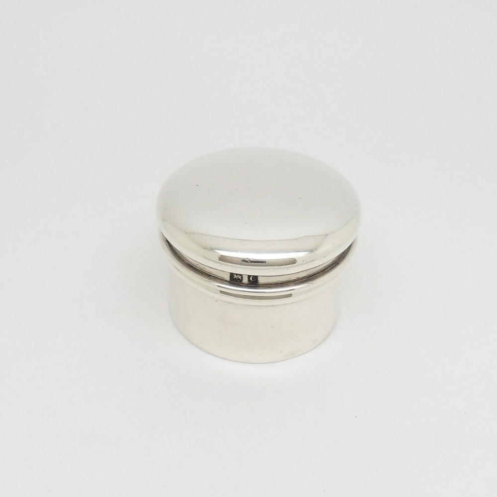 Edwardian circular silver pill pot with gilt interior by Synyer ...