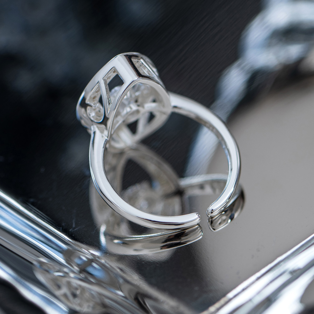 Hollywood Oval Adjustable Ring | Kilkenny Design