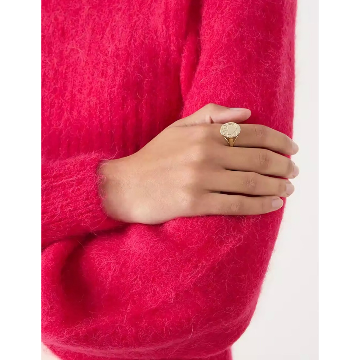 Heart Strong Claddagh Sovereign Ring Gold | Kilkenny Design