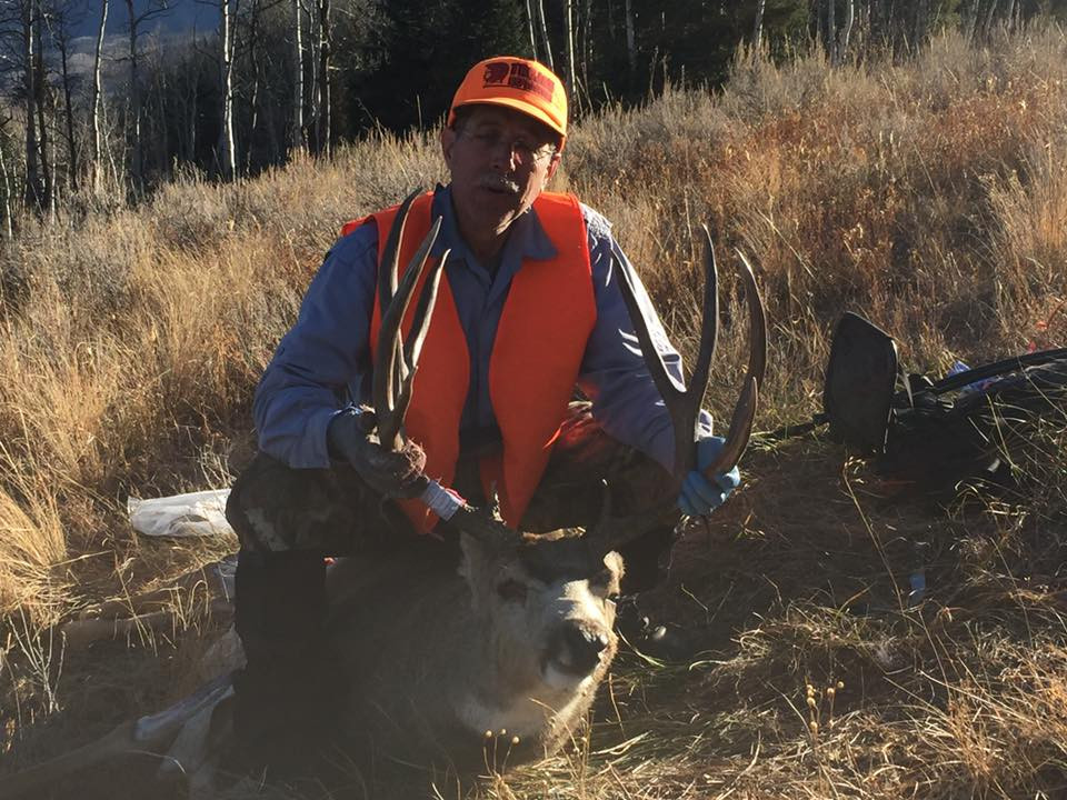 Guided elk and mule deer hotel or pack-in hunts