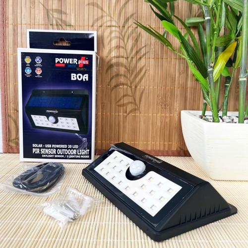 POWERplus Boa Solar / USB PIR Sensor LED Outdoor Light - It Must Be Green