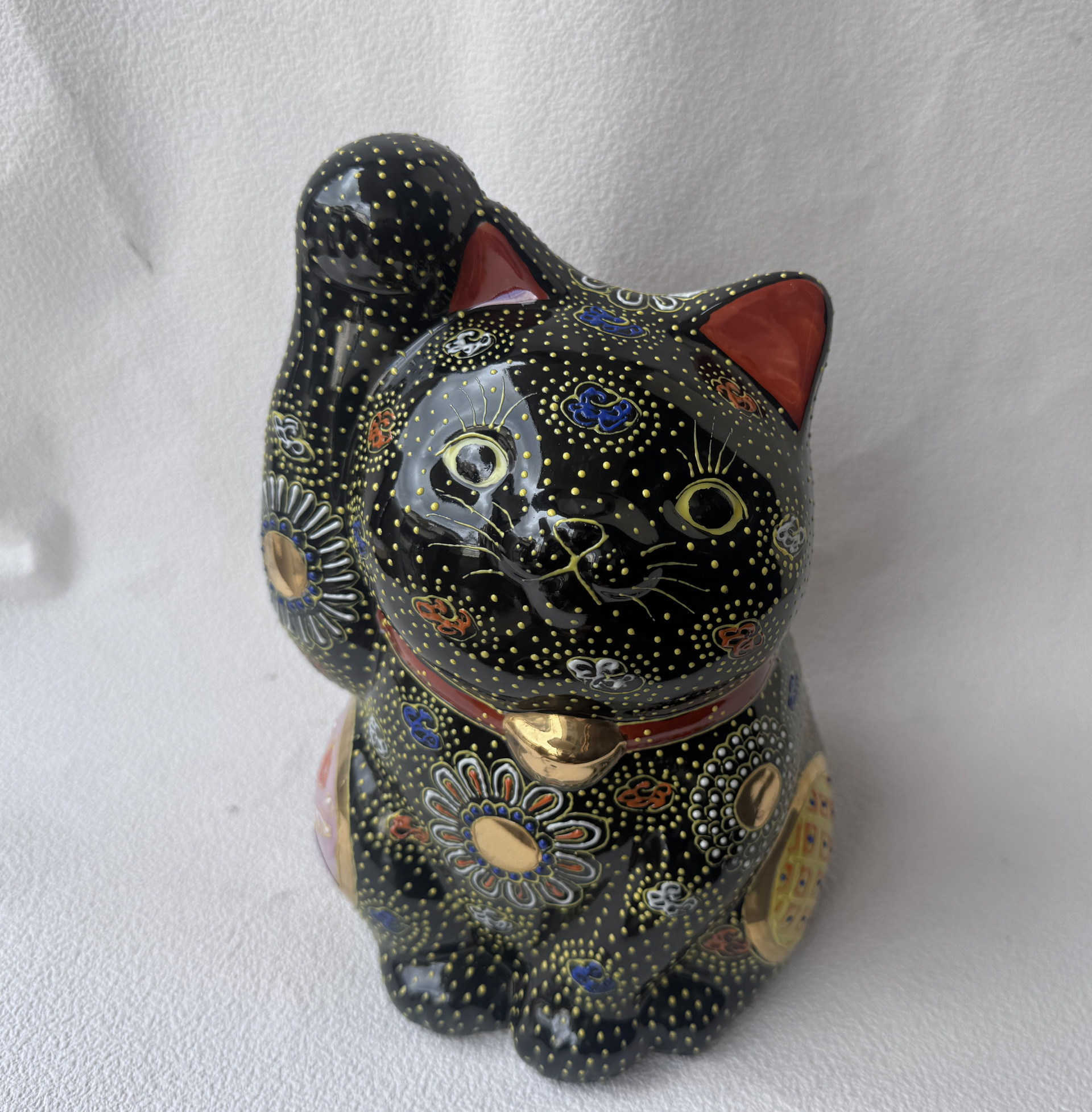 Maneki neko Japanese Lucky cat Kutani yaki porcelain Mori Komon pattern ...