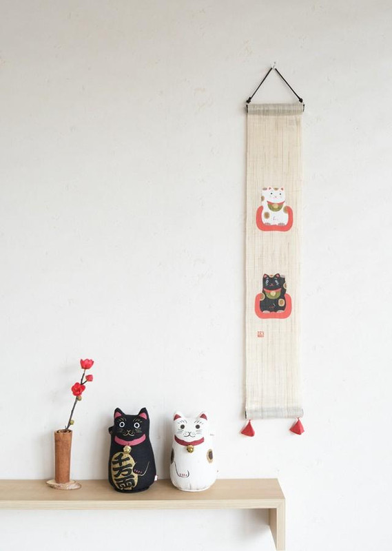 Kyoto Oiri DESIGN Hand-Dyed Linen Maneki neko Japanese Lucky cat Doll White