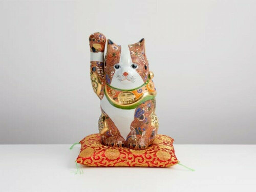 Maneki neko Japanese Lucky cat Kutani yaki porcelain Mori Komon pattern ...