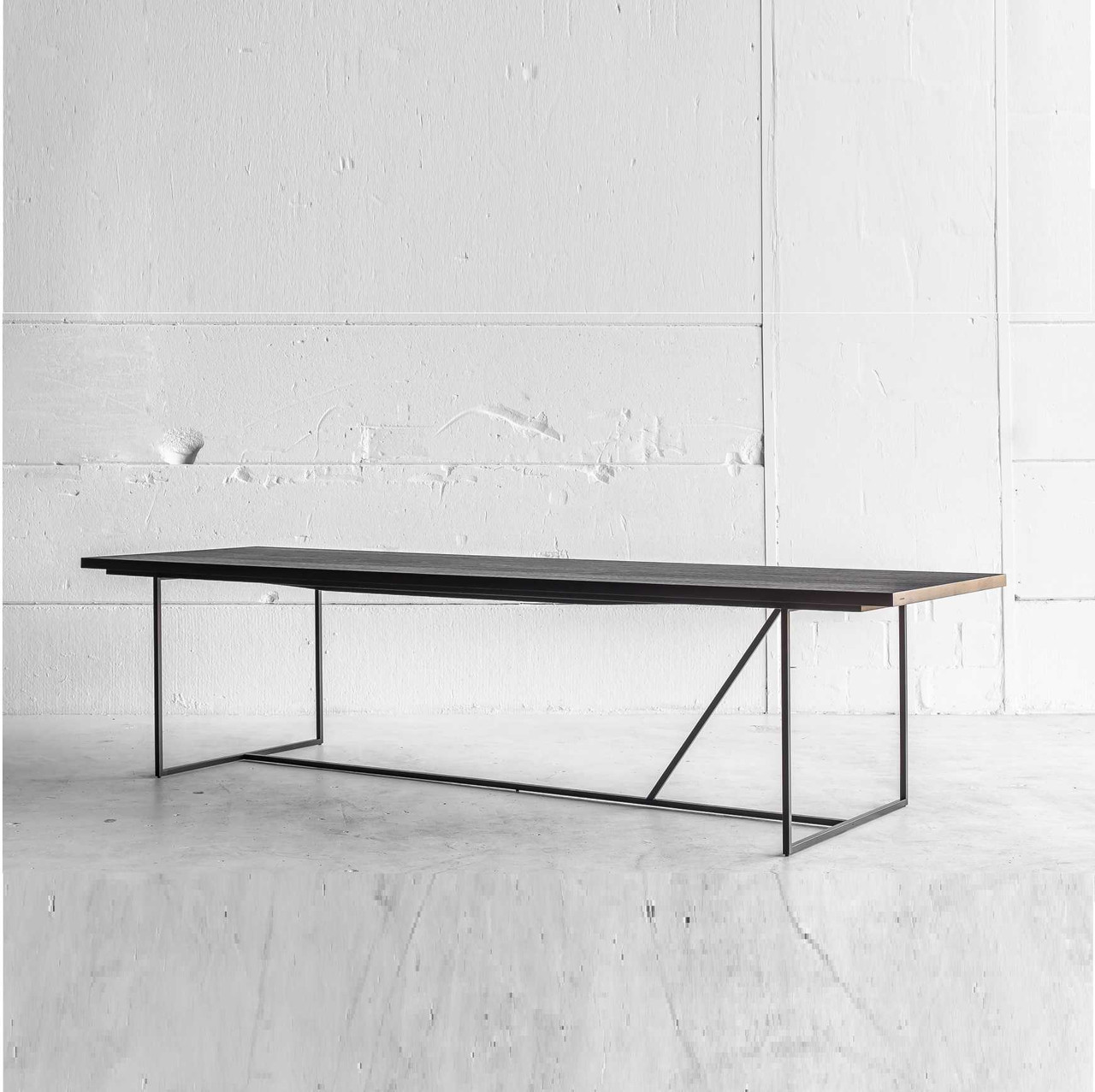 Nero Dining Table : Style and Durability Product