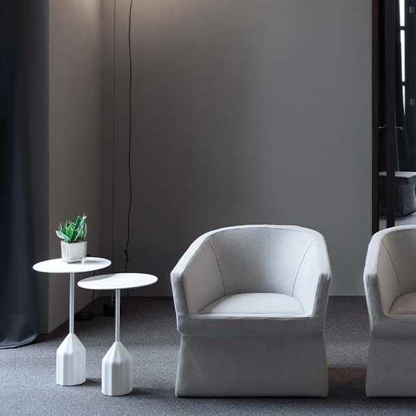 Burin Mini Table With Handle : Style and Durability Product