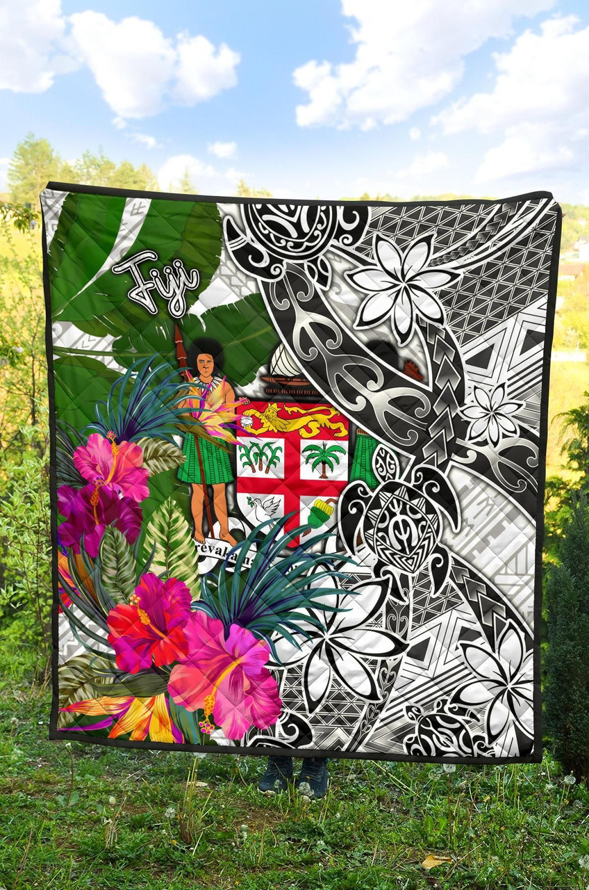 Fiji Premium Quilt White Turtle Plumeria Banana Leaf Crest