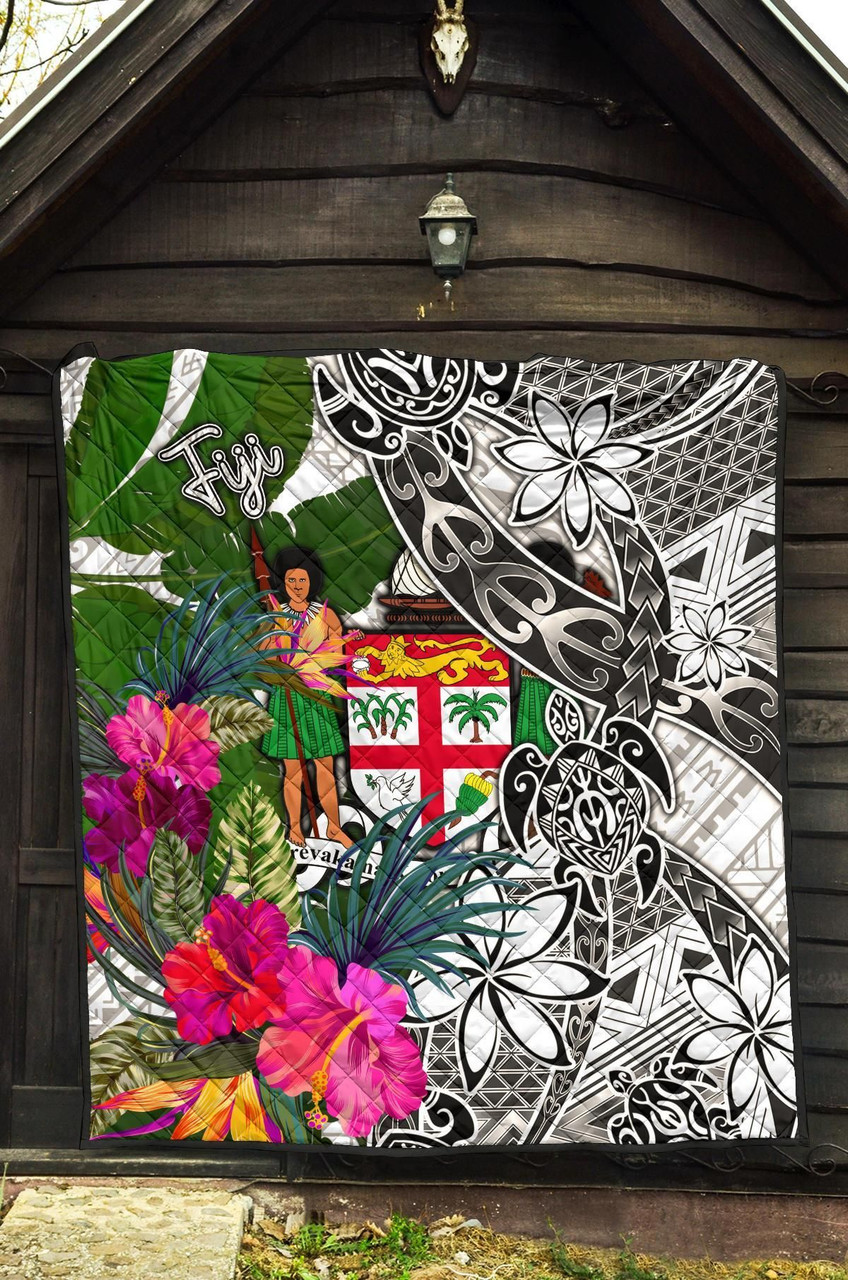 Fiji Premium Quilt White Turtle Plumeria Banana Leaf Crest