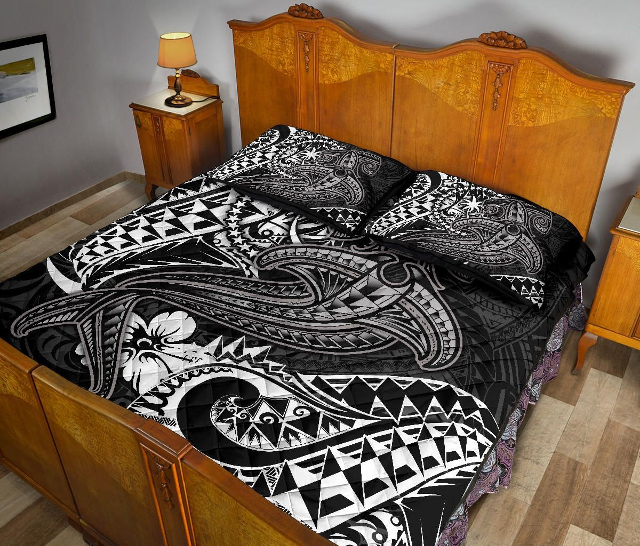 Chuuk Quilt Bed Set White Shark Polynesian Tattoo