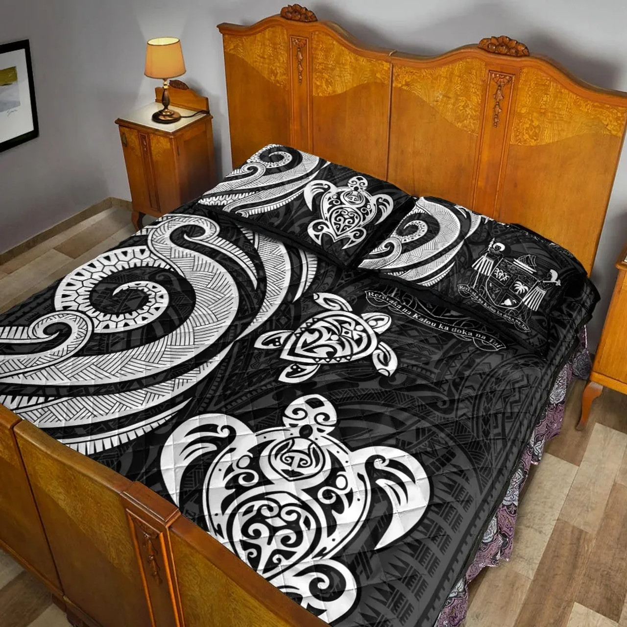 Fiji Quilt Bed Set White Tentacle Turtle Crest