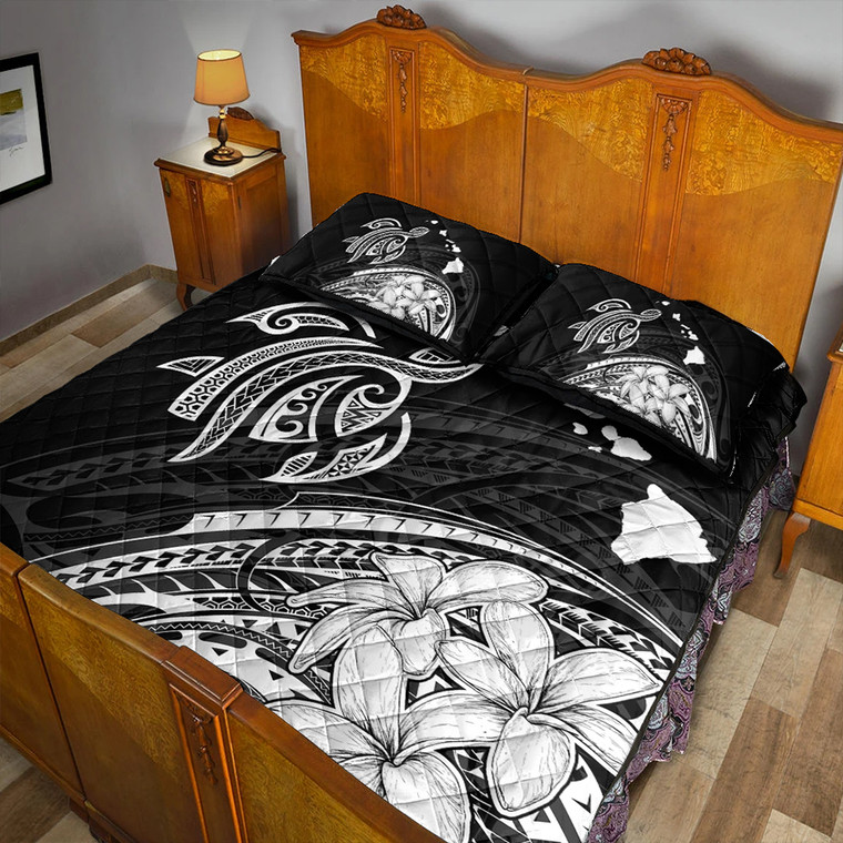 Hawaii Quilt Bed Set Turtle Polynesian Map Plumeria White