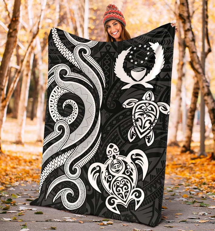 Pohnpei Micronesian Premium Blanket White Tentacle Turtle