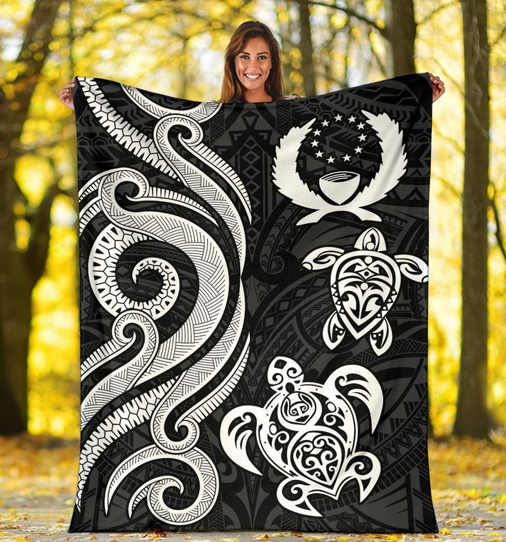 Pohnpei Micronesian Premium Blanket White Tentacle Turtle