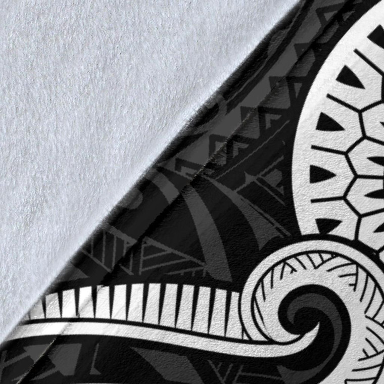 Pohnpei Micronesian Premium Blanket White Tentacle Turtle