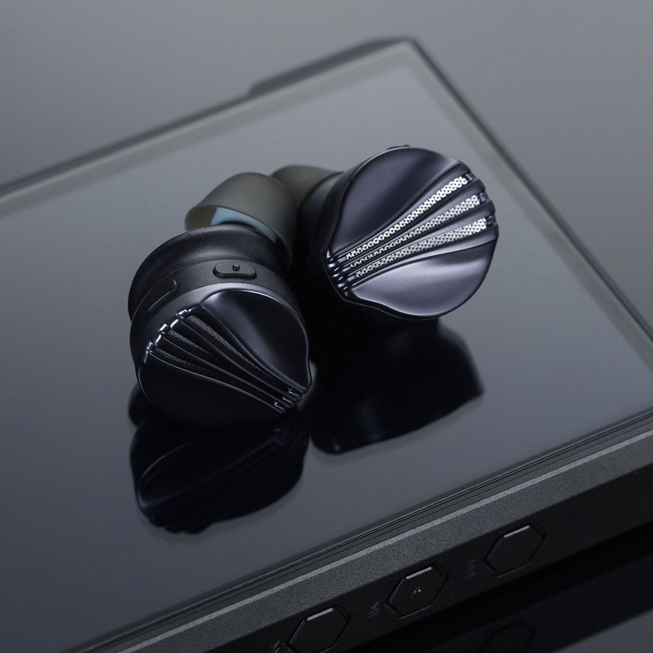 FiiO Singapore | FiiO Earbuds | FiiO FW5 | Fiio FW5 Fully Integrated HiFi TWS Earbuds | HEADPHONES