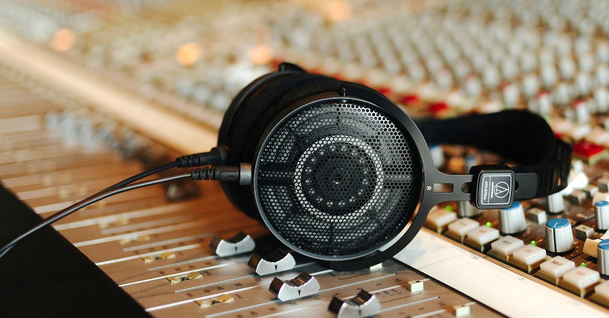 Discover the Reference-Grade Sound of the Audio-Technica ATH-R70xa ...
