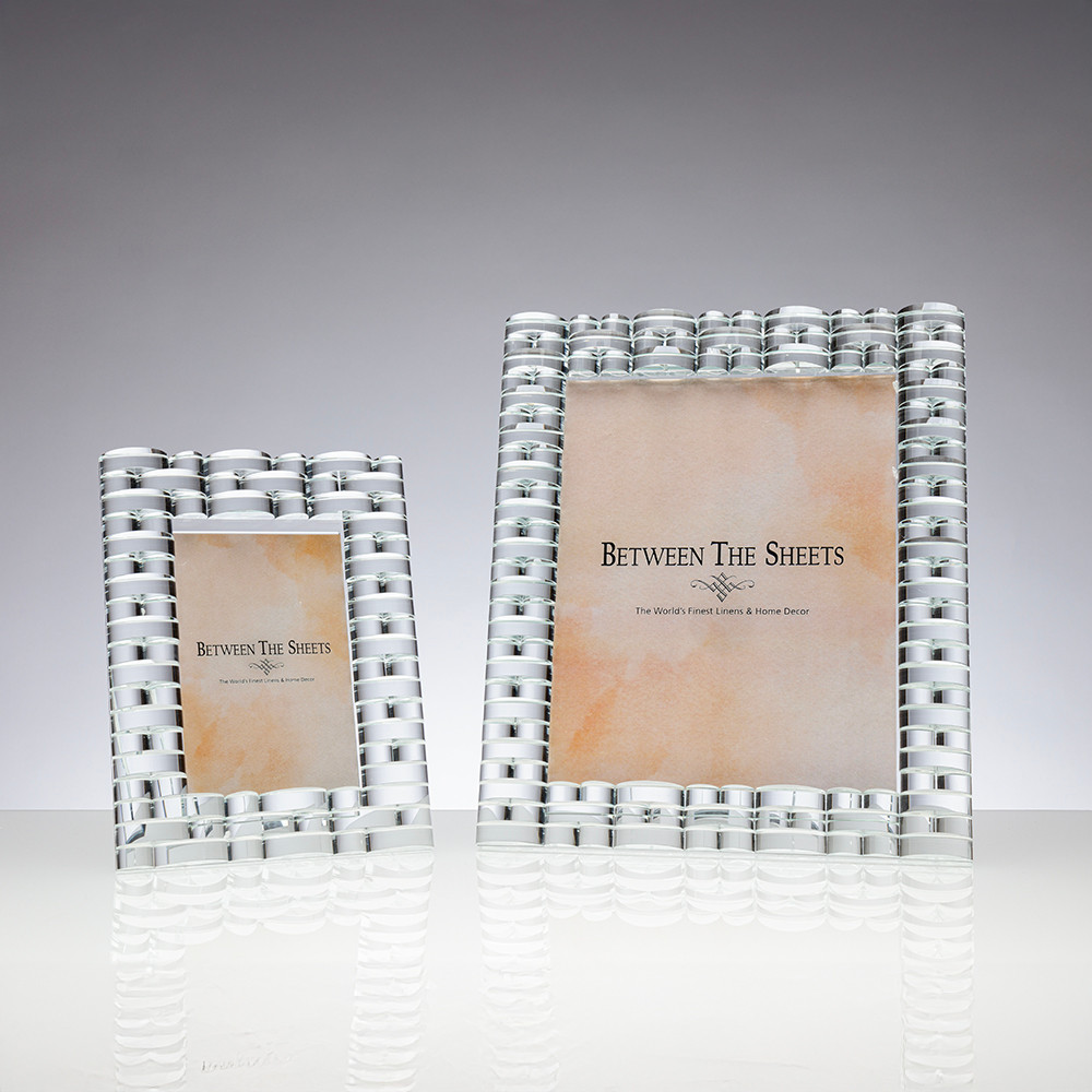 Interlocking frame - Between The Sheets