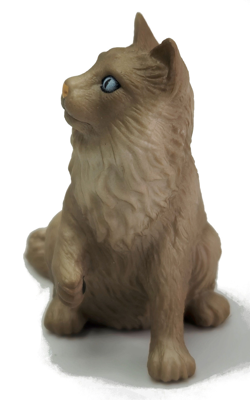 CollectA Birman Cat Sitting #88321 - Intelligent eyes