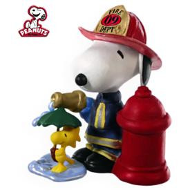 2009 Spotlight On Snoopy #12 - Firefighter Snoopy Hallmark Ornament