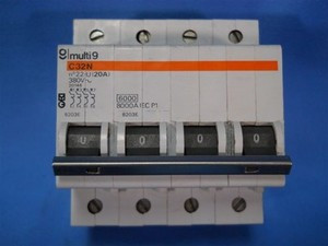 Merlin Gerin (20146) C32N 4P 20A 380V Circuit Breaker, New Surplus ...