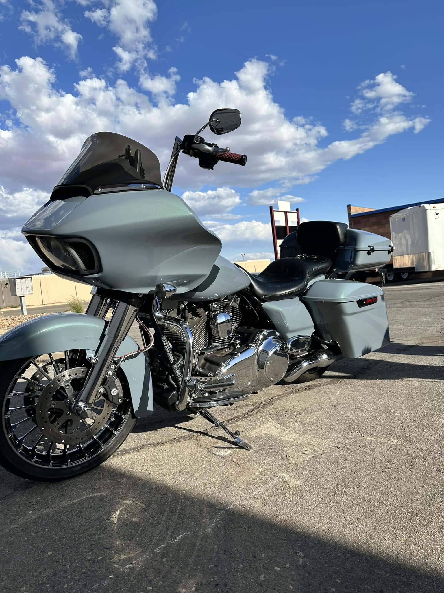 How to install and adjust a motorcycle windshield to the perfect height ...