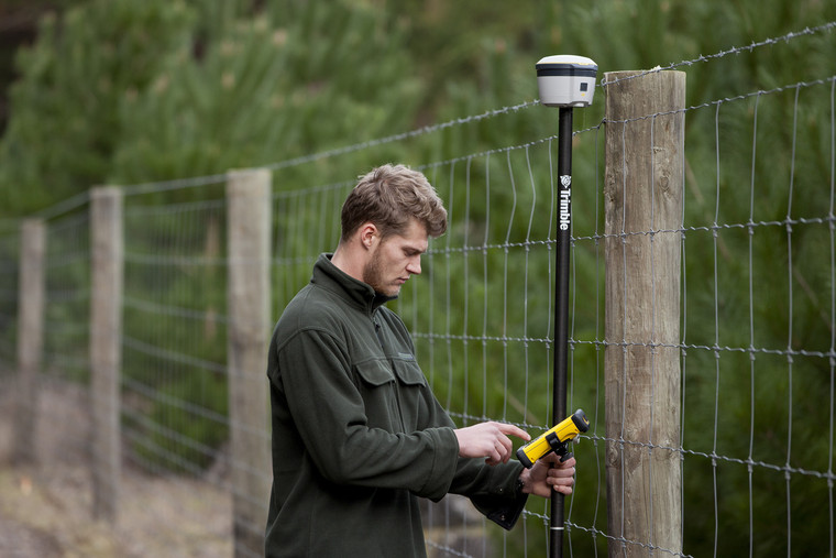 Trimble R2 GNSS Receiver